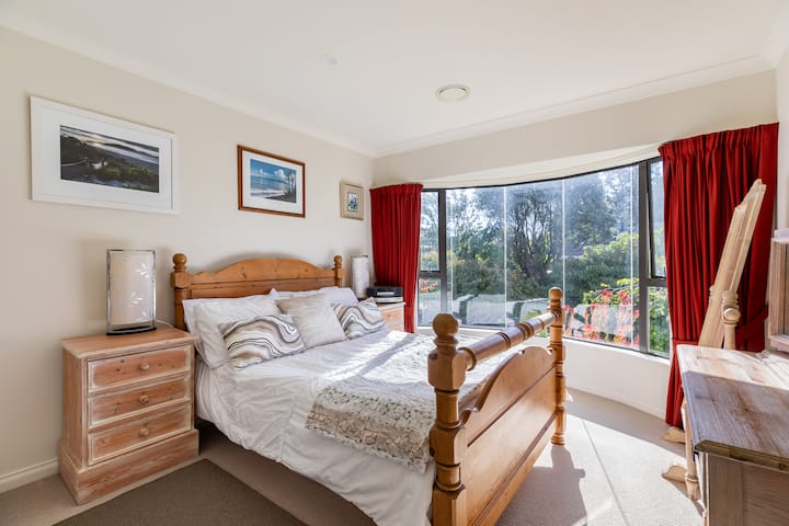 Waikanae Welcomes You - Waikanae