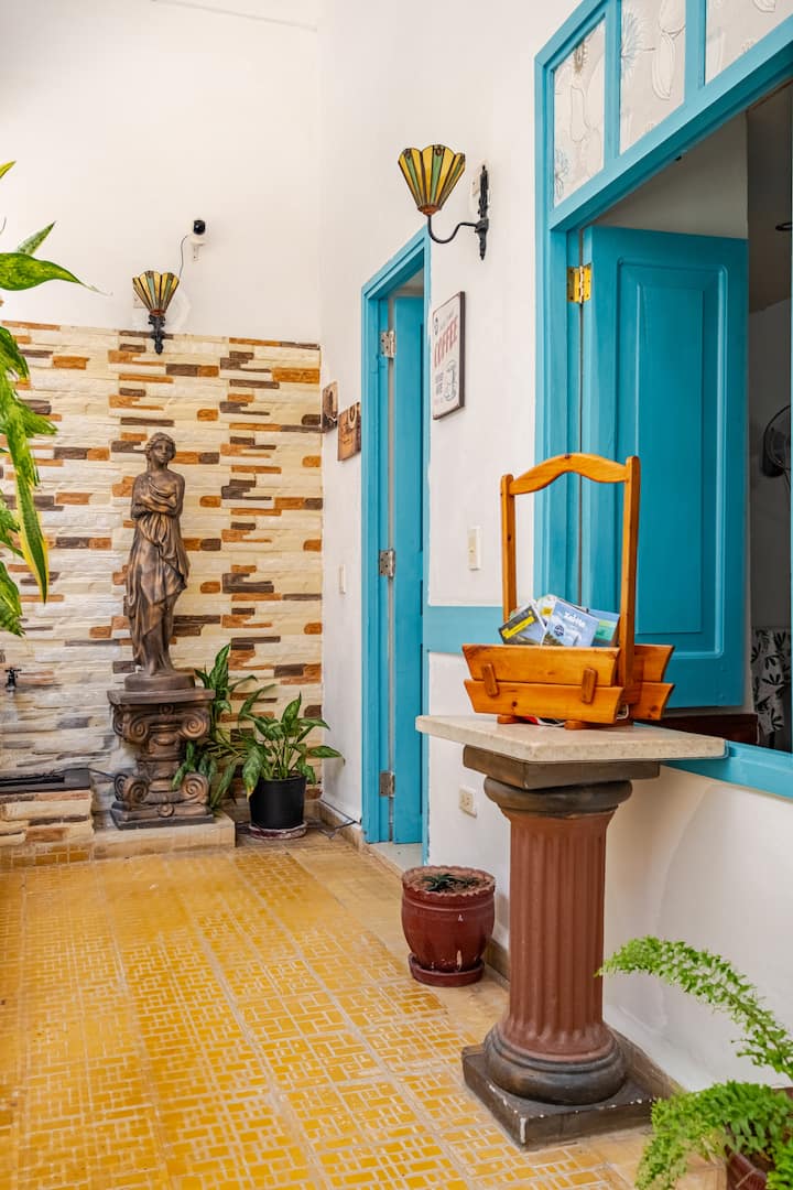 Hostal Mayari B (Plaza Vieja) (Internet Free 24h) - La Havane