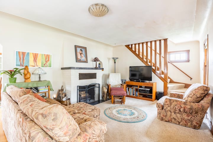 Private Room In Environmentally Friendly Home - Plymouth, MN