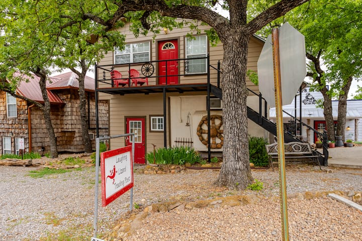 The Autohaus Loft - Lake Lawtonka, OK