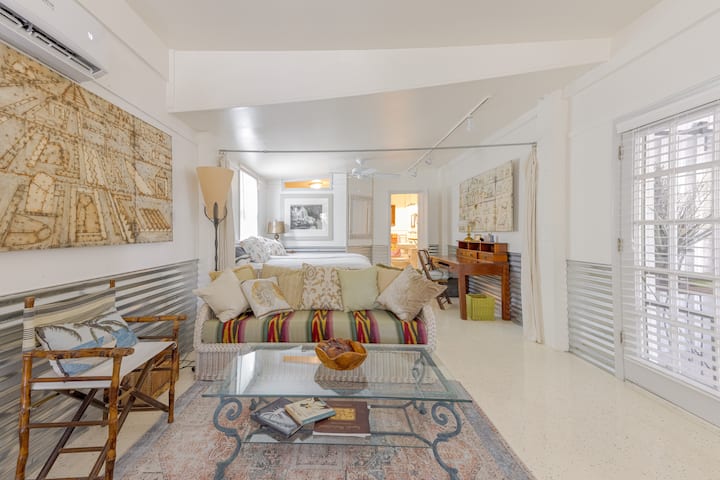 Studio In Artist Home Close To Downtown And Beach - Naples, FL