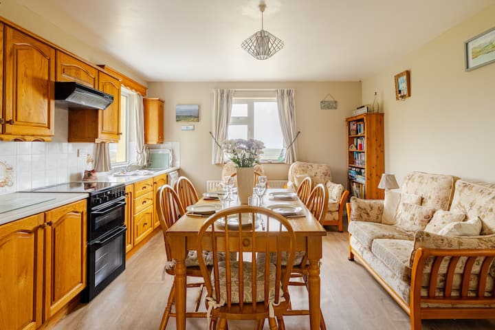 Upper Haven- Ocean View, Family Bungalow - Irlande