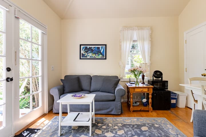 Menlo Park Cottage With Garden View - Redwood City, CA