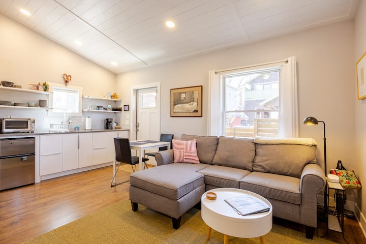 Backyard Bungalow For Business Or Vacation - États-Unis