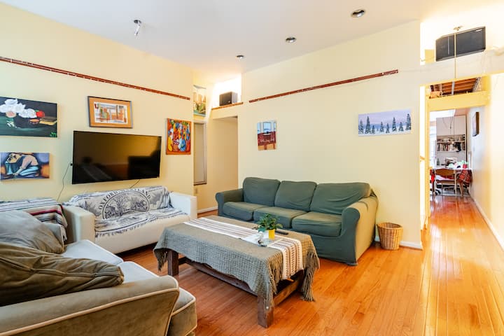 Bedroom In Capitol Hill Row-house - Washington, DC