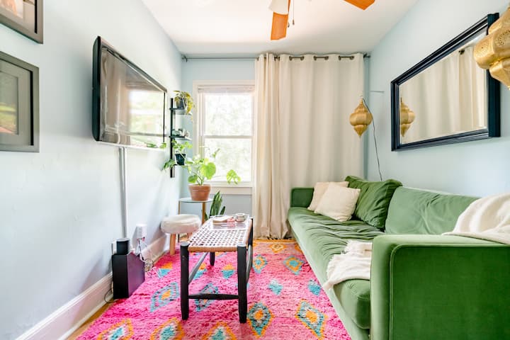 Cozy, Eclectic Cottage In The City - South Carolina