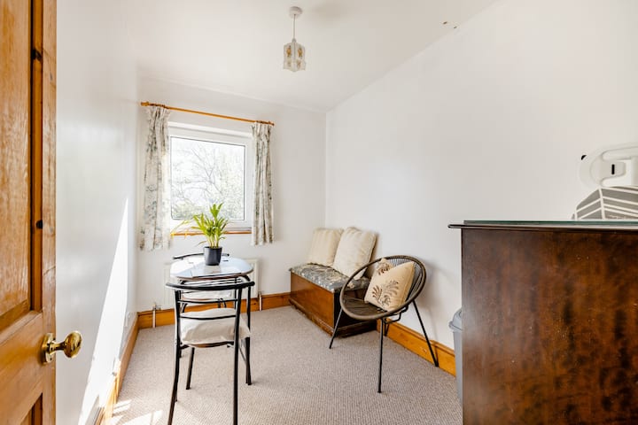 Bright Spacious Room In Beautiful Victorian Home - Newport
