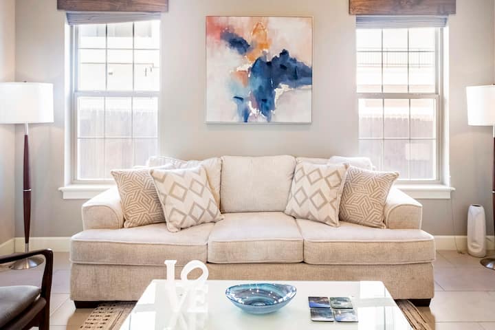 Chic Condo Just A Block From The Square! 11 - Bentonville, AR