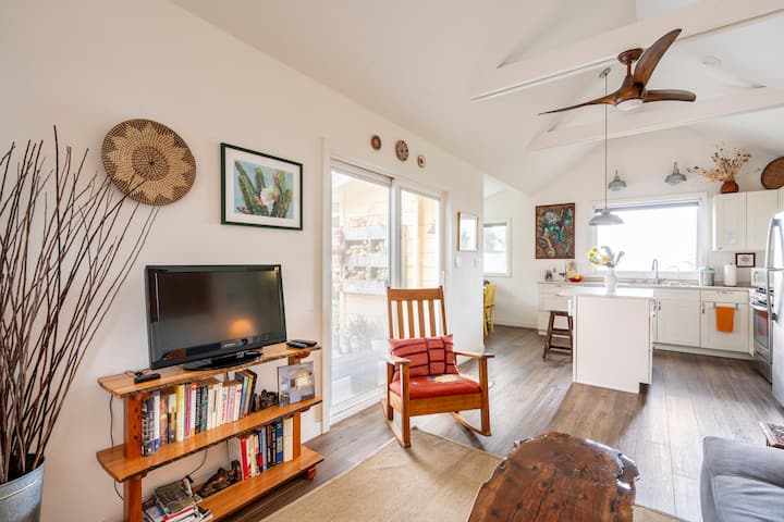 Redwood Heights Cottage With Stunning Bay Views - Oakland, CA