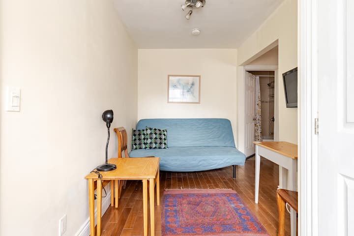 Sunny One Bedroom Apartment Near Subway - Toronto