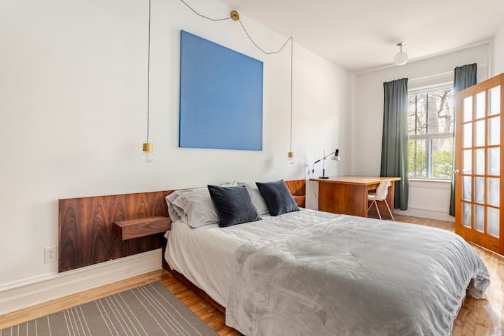 Grand 2 Ch, Rez-de-chaussée, Cour, Proche De Tout - Laval, Canada