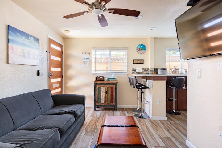 Grand Ave. Getaway - Just 3 Blocks To The Beach - San Diego, CA