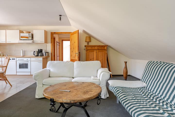 Sonnige 2-zimmer-wohnung Mit Balkon Und Parkplatz - Bonn