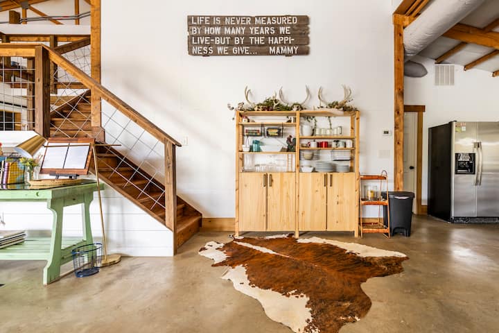 Southall Farm Stay, Barndominium Style - Franklin, TN