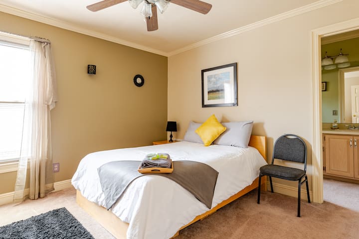 A Suite Oasis  In The Heart Of Pensacola Fl - Pensacola, FL