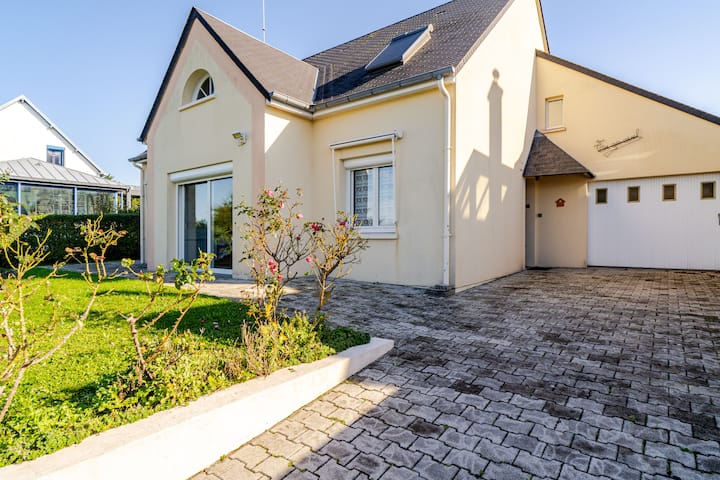 Une Maison De Famille En Face Des îLes Chausey - Donville-les-Bains