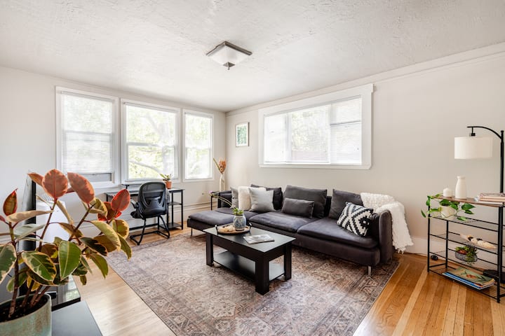 Renovated Two Bedroom Apt In Fairfax Town Centre! - San Francisco Bay Area, CA