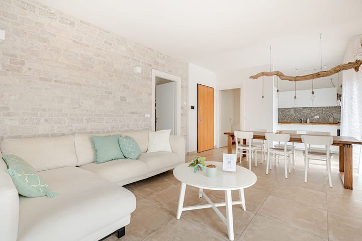 Trilocale Zona Lago (Cin): It071027c200091998 - Lesina