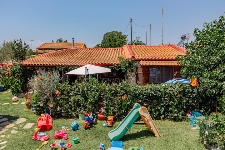 Flower House By The Sea, Only A Few Steps - 할키디키