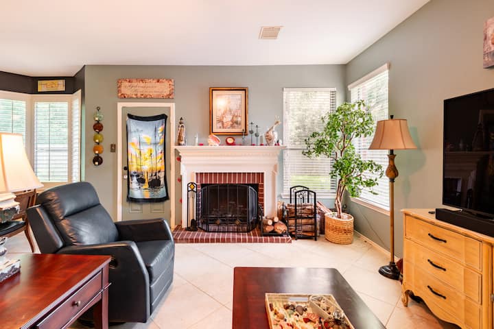 The Peaceful Place: Soft Cotton Sheets! $887/mo - Houston, TX