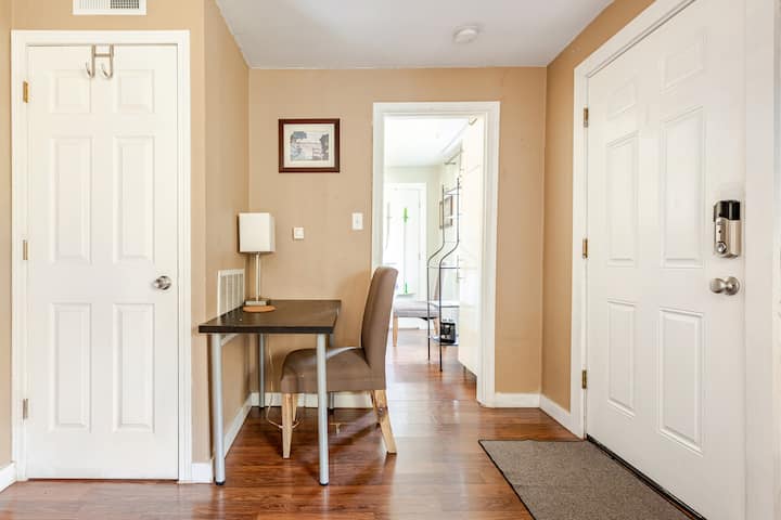 Portland, Oregon Studio Steps To Ohsu - Portland, OR