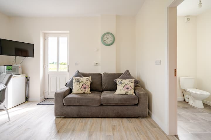 Beautiful, Clean Apt Ready For Your Country Stay! - Belfast International Airport (BFS)