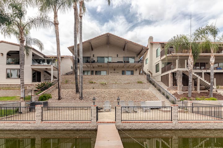 4 Bedroom 3 Bath Lake Front Home Sleeps 16 - Menifee, CA