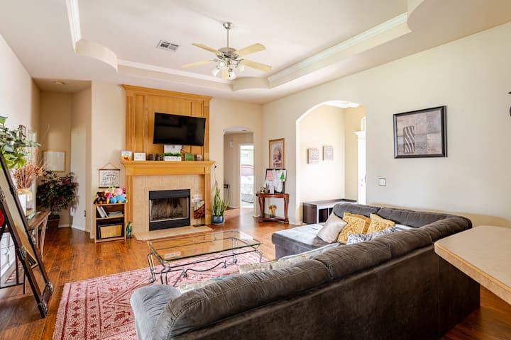 Modern Home, Quiet Neighborhood, Easy Trip To Okc - Oklahoma City, OK