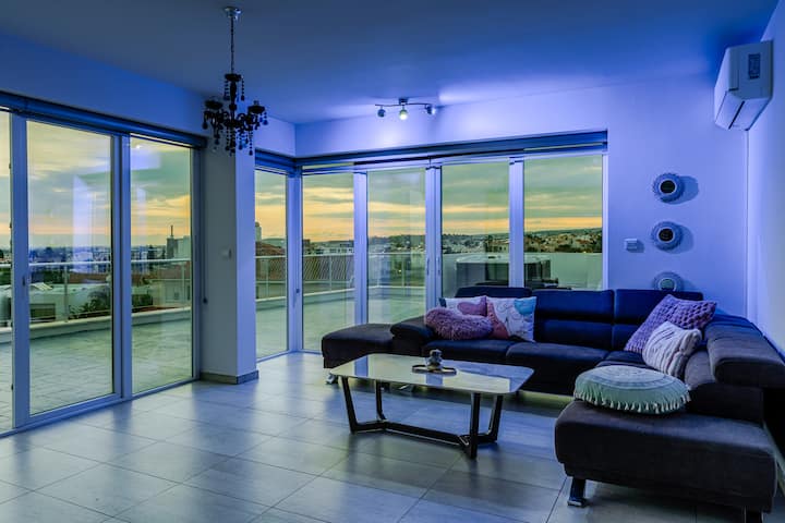 ΡομαντικόΡετιρέ με Ιδιωτικό ΤζακούζιJacuzzi
Escape - Limassol