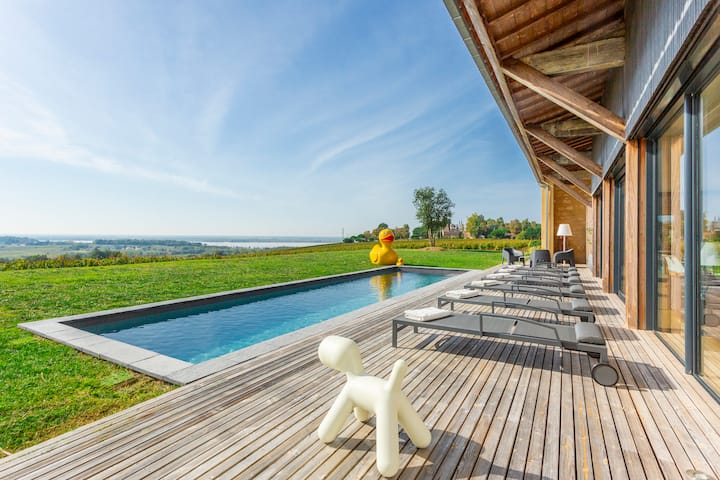 Véritable Chai Rénové Dans La Campagne Bordelaise - Blaye