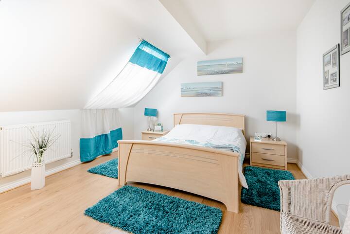 Double Bedroom In A Family Home In Manvers. - Barnsley