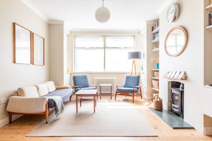 Comfortable Family Home With Lots Of Space - Londra