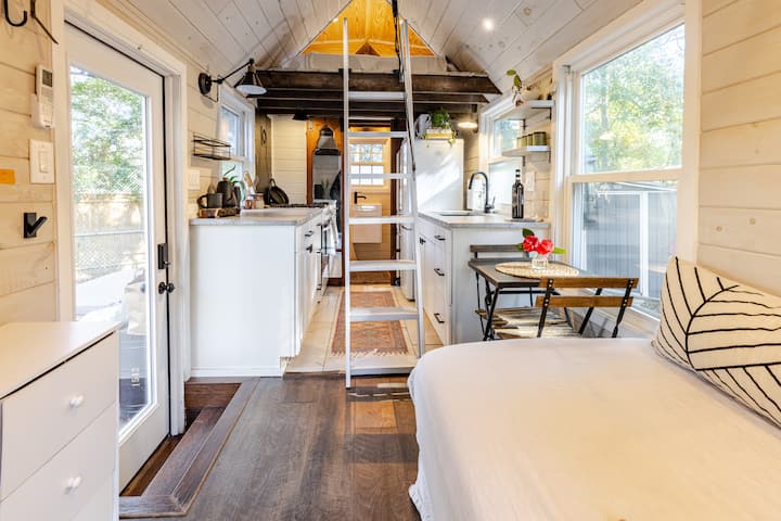 The Gypsy | Tiny Guesthouse W/ Hot Tub - Charleston, SC