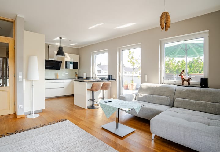 Luxuriöse Wohnung Mit Terrasse Und Balkon - Garbsen