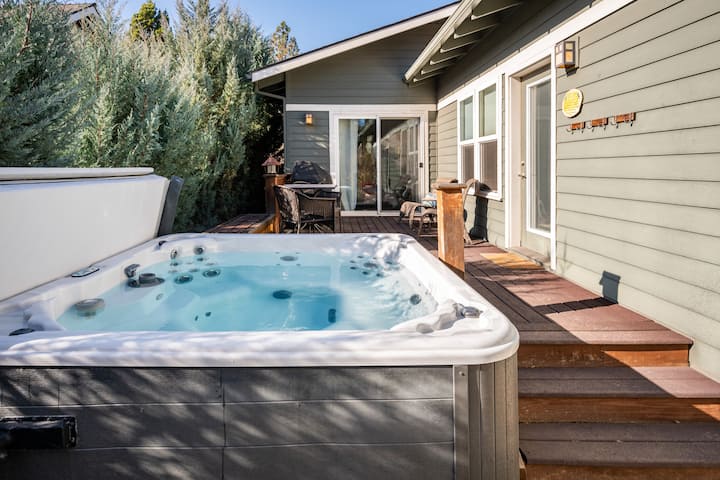 Ski, Bike, And Golf From A Spacious Family Bungalow - Bend, OR