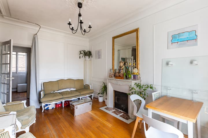 Charming And Inspiring French Room - Paris