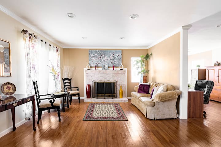 Private Room Nr Lax, Long Beach & Torrance Airport - Compton, CA