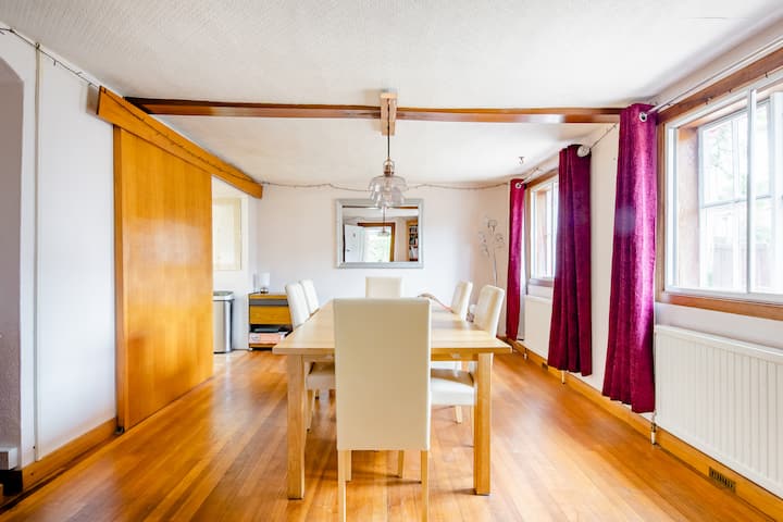 Private Bedroom In Historic Cottage (Bedroom 3) - Bedford