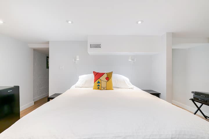 Trinity Bellwoods Hide-a-way - Toronto