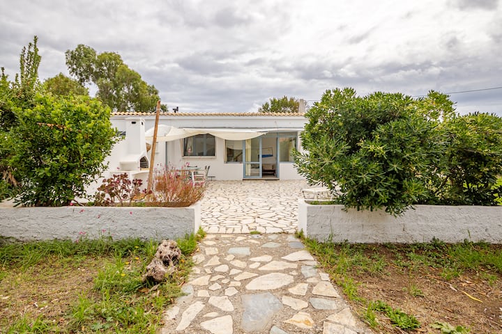 Mistral Houses, 3 Bedroom Beach House - Kassiopi