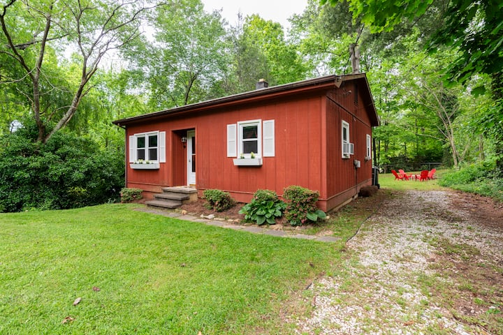 Rhododendron Cottage - Black Mountain, NC