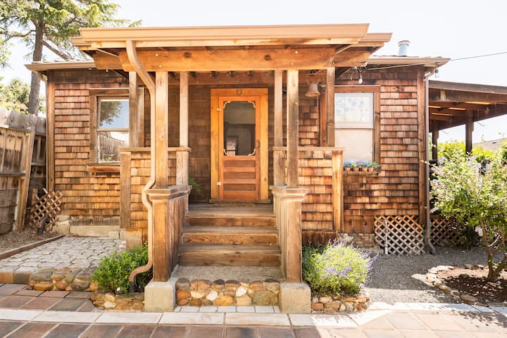 Historic, Peaceful Cottage Retreat - Alameda, CA