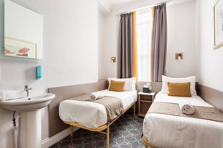 Princess Hotel Basic Twin With Shared Bathroom - Londres