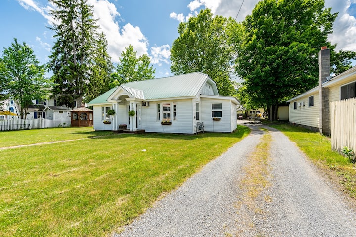 2 Bedroom House Part Of Duplex In The Village - Lake George, NY