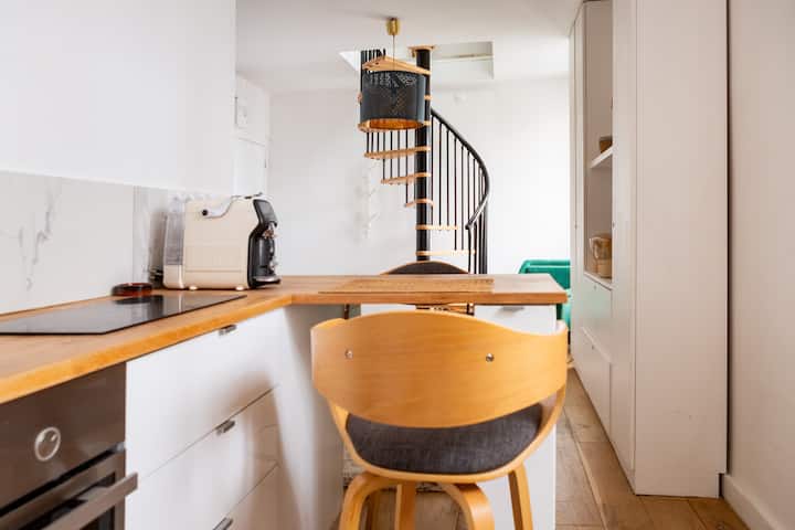 Rue Du Bac  - Appartement De 2 Pièces En Duplex - Paris