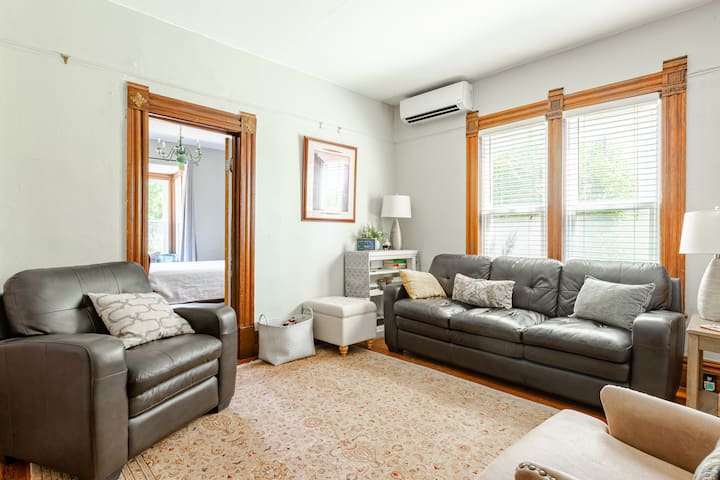 Walk Downtown! Cozy 1st Floor Apt, No Cleaning Fee - コロラド・スプリングズ, CO
