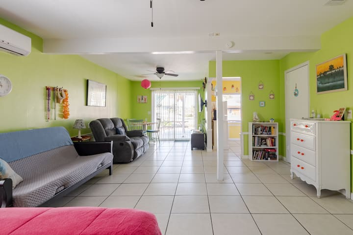 Happy Days Vacation Rental - Cedar Key, FL