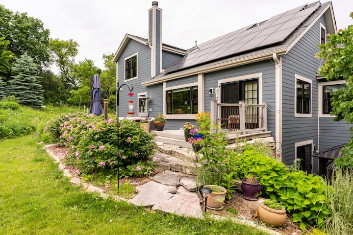 Lake Country Loft ,  Quiet & Clean. - Oconomowoc, WI