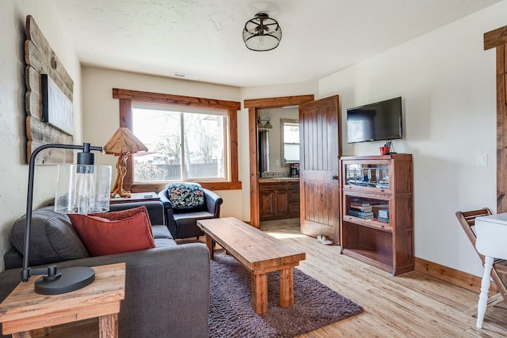 Private Apartment, Separate Entrance, Spacious - Bend, OR