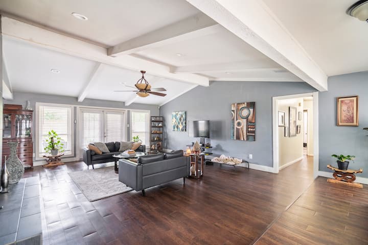 Quiet And Cozy Bedroom With Great Backyard! - Houston, TX